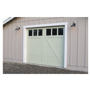 Newark Custom Wood Carriage House Garage Door - Farmhouse - Garage ...