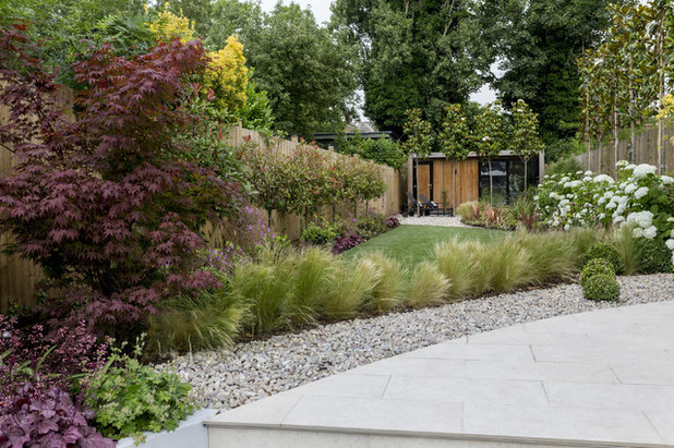 Garden Tour: Sweeping Curves Make a Long, Narrow Plot Feel Wider | Houzz UK