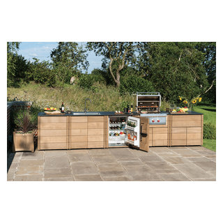 A la Carte Linear Outdoor Kitchen - Traditional - Garden - Hampshire ...