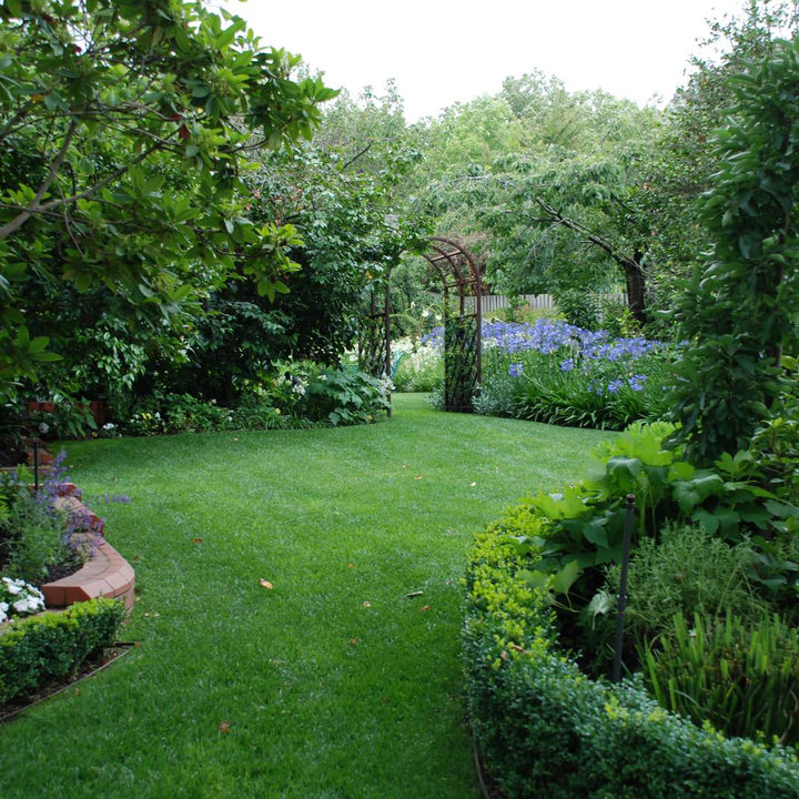 American Garden Design Ideas, Inspiration & Images - June 2023 | Houzz IN