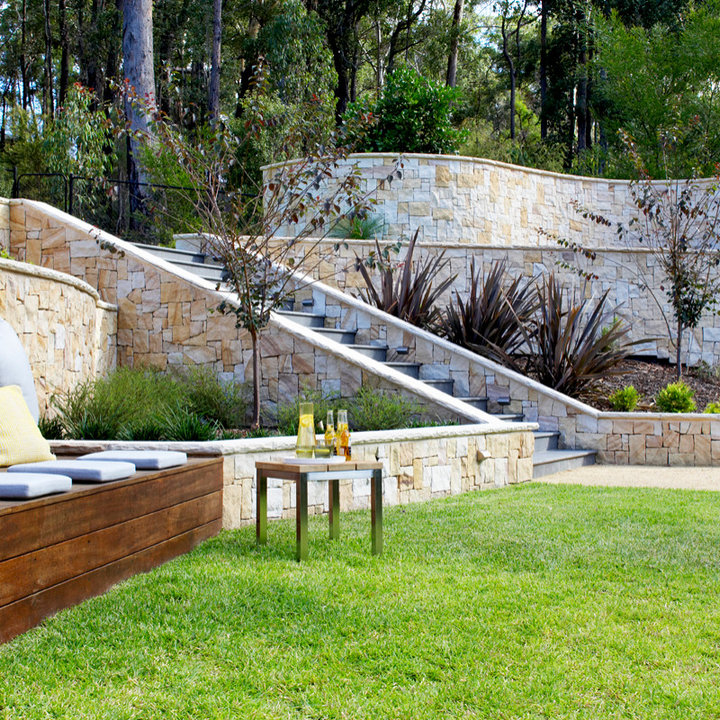 Backyard Retaining Wall Ideas - Photos & Ideas | Houzz