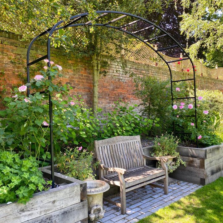 75 Beautiful Traditional Garden Ideas and Designs - September 2022 ...