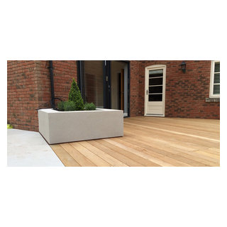 Garapa decking and Cedar screens create modern family garden ...