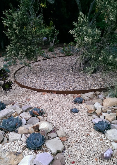 Get an Edge: The Best Border Material for Your Garden