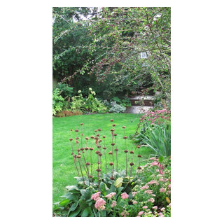 Garden with oval lawns - Traditional - Garden - London - by Fenton ...