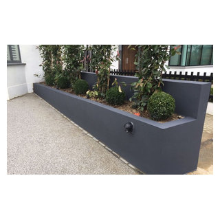 Grey rendered raised bed in Wimbledon - Contemporary - Garden - Surrey ...