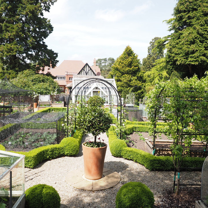 British Colonial Garden Design Ideas, Inspiration & Images - June 2024 ...