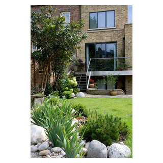 Japanese influenced Garden Esher - Traditional - Landscape - London ...