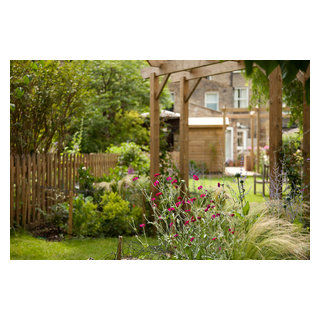 Long Narrow Garden Arch - Traditional - Landscape - London - by Leaf ...