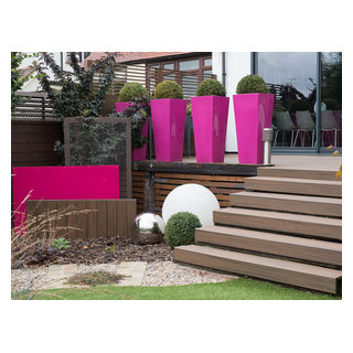 Mesh and perspex panels add interest and colour - Modern - Landscape ...