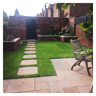 Small Walled Courtyard - Stockton Heath, Warrington - Traditional ...
