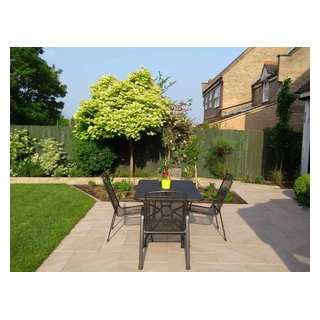 Wide shallow garden - Traditional - Landscape - Other - by Jane Harries ...