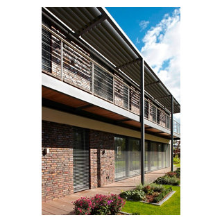 Landhaus mit Veranda - Country - House Exterior - Hanover - by SEYSTA ...