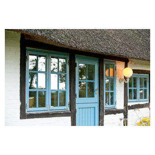 Norddeutsches Landhaus - Country - House Exterior - Bremen - by dt+p ...