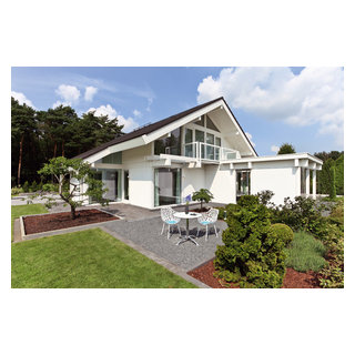 Villa mit Garten - Modern - Häuser - Sonstige - von DAVINCI HAUS | Houzz