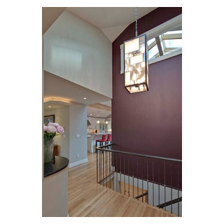 Entry Way With Vaulted Ceiling - Contemporaneo - Corridoio - Vancouver ...