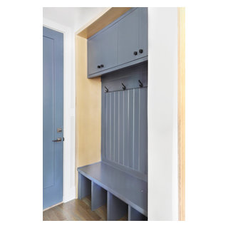 Modernized Tradition - Contemporary - Hall - Dallas - by Layered ...