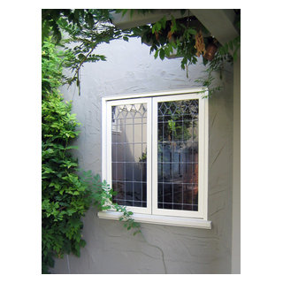Tudor Glass in Hallway - Style Guide - Diamonds & Rondels - Traditional ...