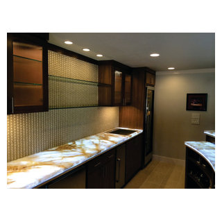 Backlit Onyx Downstairs Bar, Texas - Traditional - Home Bar - Dallas ...