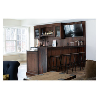 Rustic, Distressed Wood Home Bar - Rustikal - Hausbar - Toronto - von ...