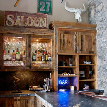 75 Rustic Home Bar with Brown Backsplash Ideas You'll Love - October ...