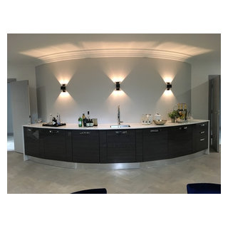 Simple Bar on a Convex Curved Wall - Contemporary - Home Bar ...