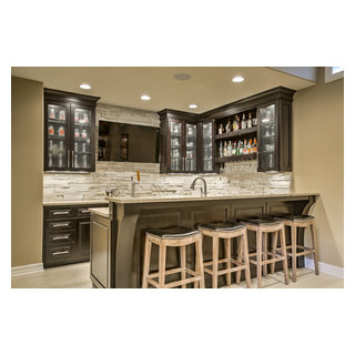Traditional Remodel and Basement Finish - Clásico - Bar en casa - Omaha ...