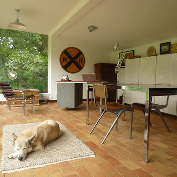 75 Modern Terra-Cotta Tile Home Office Ideas You'll Love - April, 2022 ...