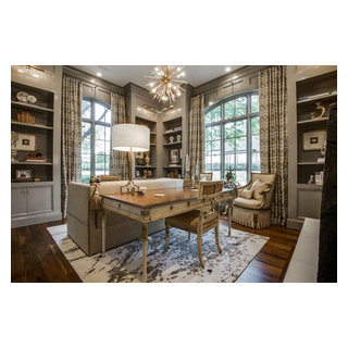 Traditional Office With Built-In Bookshelves - Classique - Bureau à ...