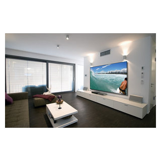 Projector Screens, Mirror TV's & Creative TV Mounts - Moderne - Salle ...