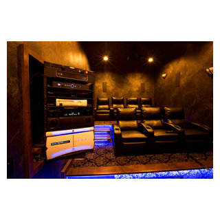Theater room with slide out rack - Contemporain - Salle de Cinéma ...