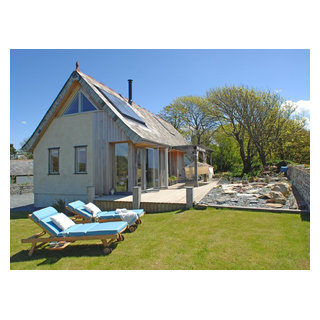 An Oak Frame Retreat - Beach Style - Exterior - Devon - by Carpenter ...