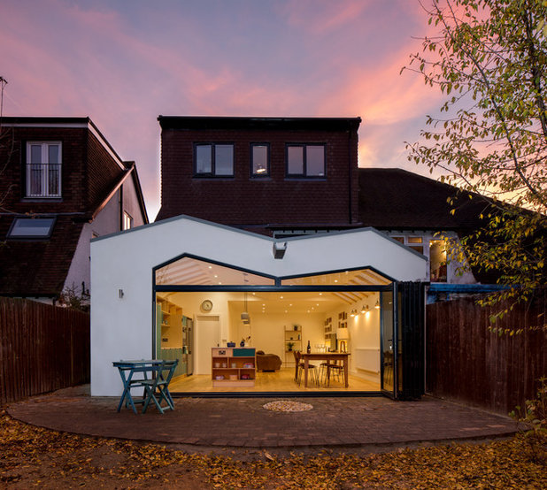 Open-Plan Kitchen Gains Light and a Connection to Nature