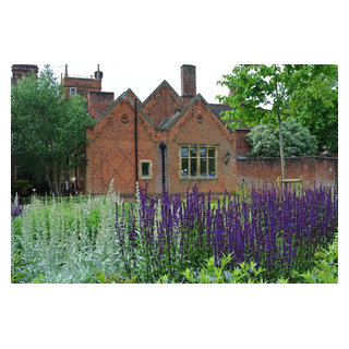 Warren House, Coombe Wood - Farmhouse - Exterior - London - by Fisher ...