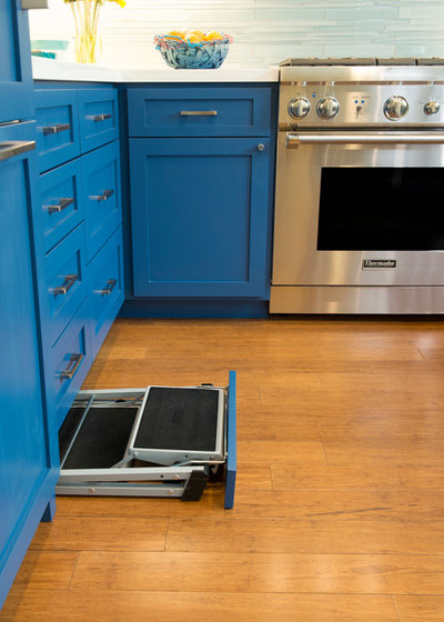 Blue and Aqua Cabinets Make a Splash in a Colorful Kitchen