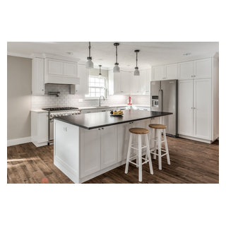 A Bit of Charming - Traditional - Kitchen - Houston - by Steven Allen ...