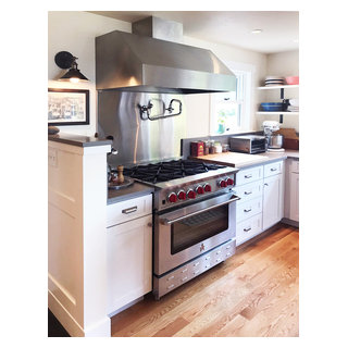 A Chef's Kitchen - Farmhouse - Kitchen - Seattle - by Brett Marlo ...