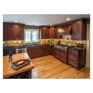 A Cook's Kitchen - Traditional - Kitchen - Boston - by CMC Design ...