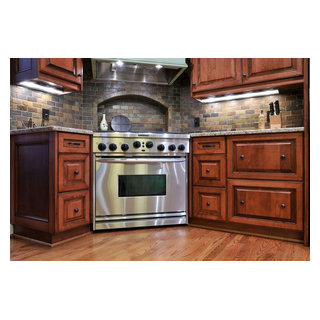 A Corner Range takes center stage - Traditional - Kitchen - Atlanta ...