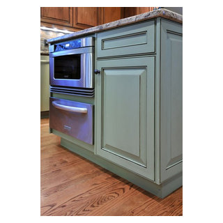 A Corner Range takes center stage - Traditional - Kitchen - Atlanta ...