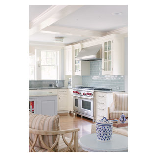 A fully integrated cooking, eating and living space - Traditional ...