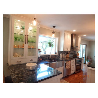 A new twist on the traditional white kitchen - Classique - Cuisine ...