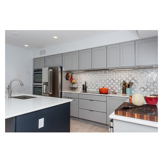 A Well Organized Kitchen Layout Functions Perfectly - Transitional ...