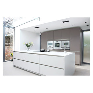 Amersham kitchen designed by Matrix Kitchens - Contemporary - Kitchen ...