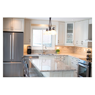 Antique White Kitchen with a Modern Touch - Clásico - Cocina - Toronto ...