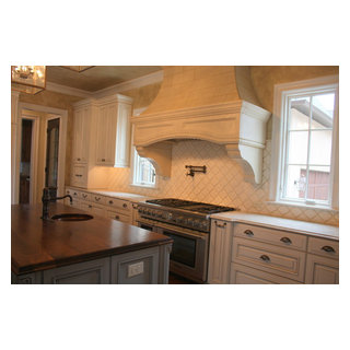 ARC. LASER Kitchen - Traditional - Kitchen - Charlotte - by TILE ...