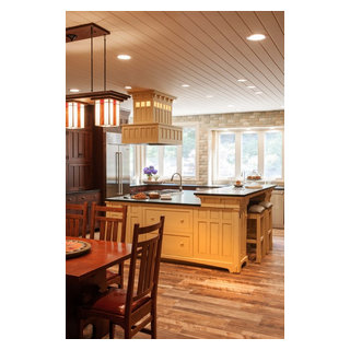 Arts & Crafts Kitchen with Craftsman Door Style - Craftsman - Kitchen ...