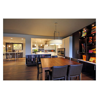 Atlanta Hi Rise kitchen with bar area - Modern - Kitchen - Atlanta - by ...