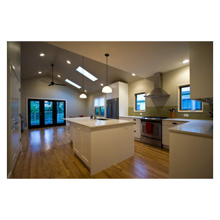 Avenue B Design-Build-Fly - Kitchen - Austin - by Moontower | Houzz