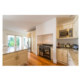 Award Winning - Character Kitchen - Traditional - Kitchen ...